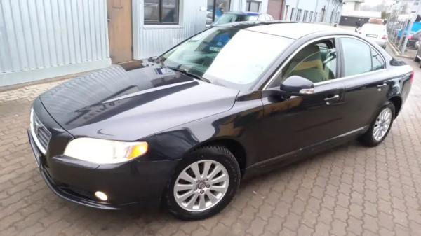 Black Volvo S80 2007 in Riga, with an engine capacity of 2.40 L and mileage of 270 thousand km for 4990 €, photo 1 on AUTOMOTO.COM.LV