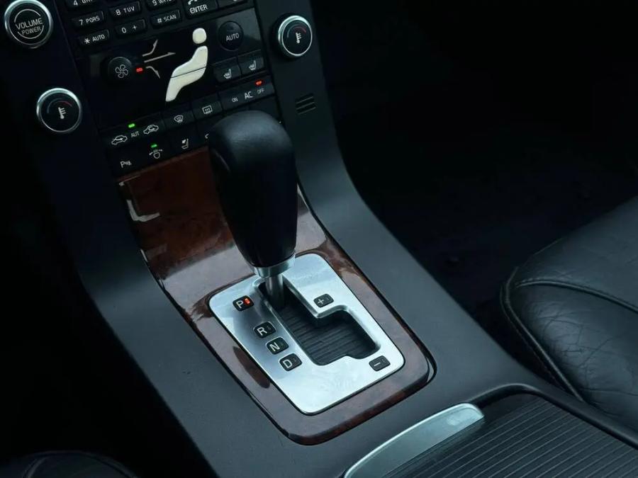 Melns Volvo S80 2007 Jelgava, ar dzinēja tilpumu 2.40 L un nobraukumu 418 tūkst. km par 3790 €, foto 19 vietnē AUTOMOTO.COM.LV