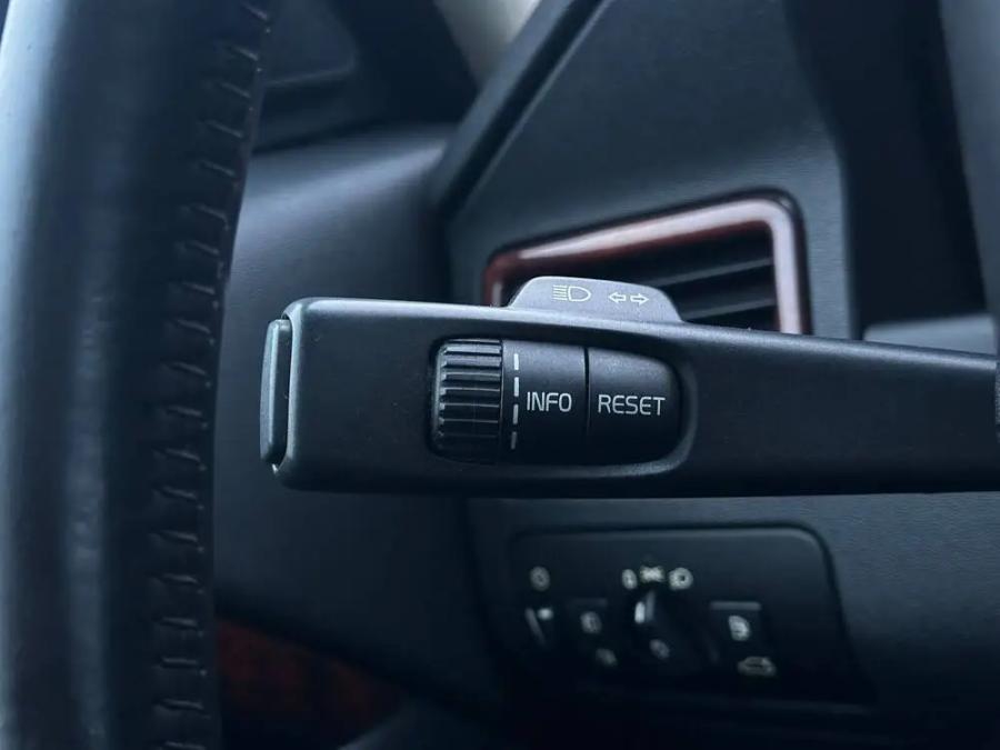 Melns Volvo S80 2007 Jelgava, ar dzinēja tilpumu 2.40 L un nobraukumu 418 tūkst. km par 3790 €, foto 23 vietnē AUTOMOTO.COM.LV
