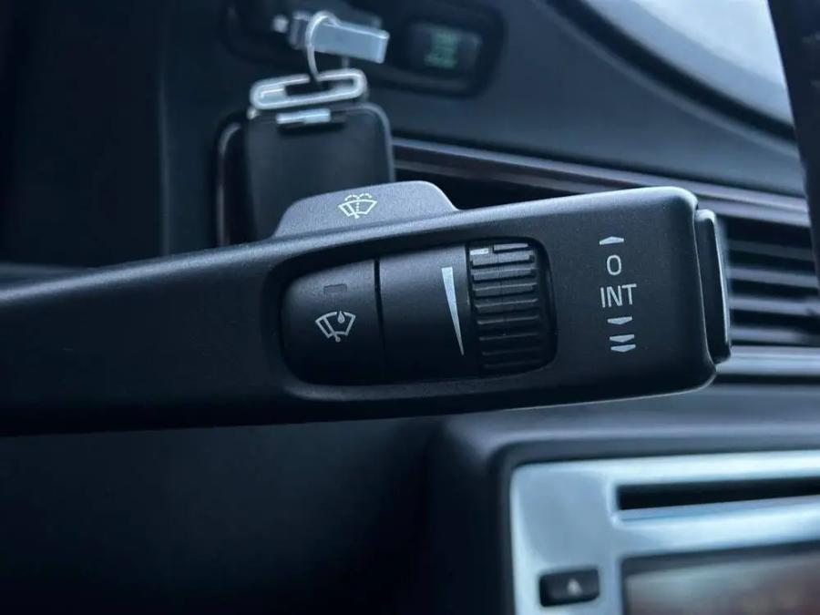 Melns Volvo S80 2007 Jelgava, ar dzinēja tilpumu 2.40 L un nobraukumu 418 tūkst. km par 3790 €, foto 26 vietnē AUTOMOTO.COM.LV