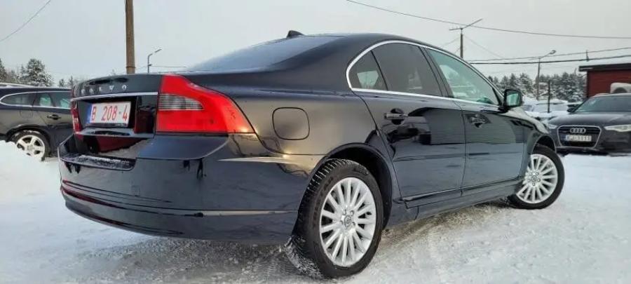 Black Volvo S80 2007 in Riga, with an engine capacity of 2.40 L and mileage of 249 thousand km for 6500 €, photo 5 on AUTOMOTO.COM.LV