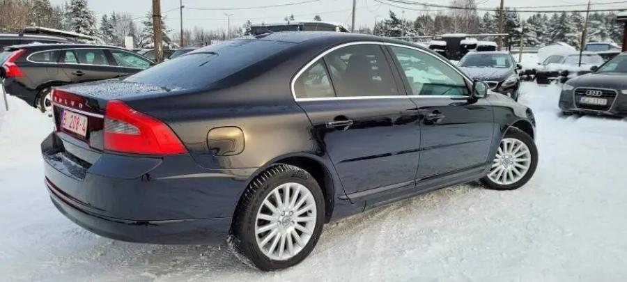 Black Volvo S80 2007 in Riga, with an engine capacity of 2.40 L and mileage of 249 thousand km for 6500 €, photo 7 on AUTOMOTO.COM.LV