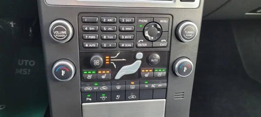 Black Volvo S80 2007 in Riga, with an engine capacity of 2.40 L and mileage of 249 thousand km for 6500 €, photo 15 on AUTOMOTO.COM.LV