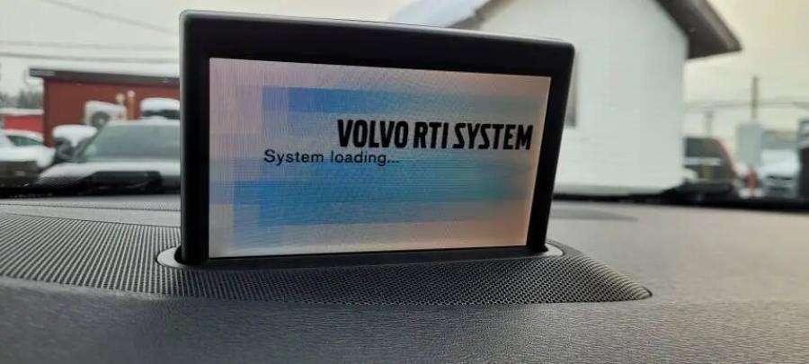 Black Volvo S80 2007 in Riga, with an engine capacity of 2.40 L and mileage of 249 thousand km for 6500 €, photo 16 on AUTOMOTO.COM.LV