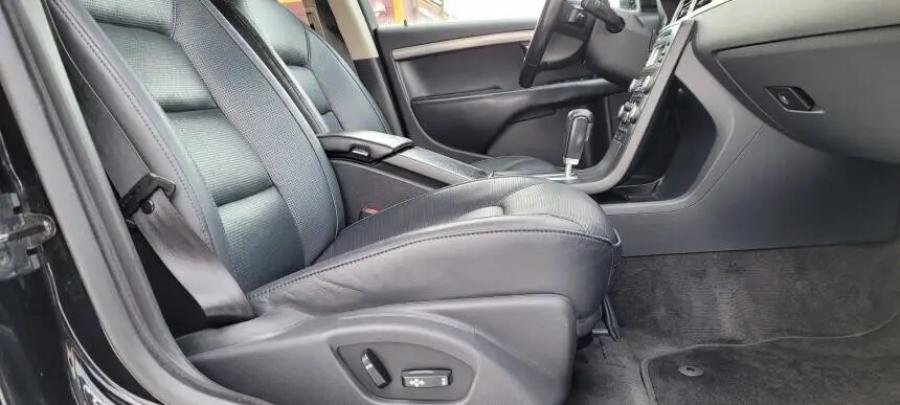 Black Volvo S80 2007 in Riga, with an engine capacity of 2.40 L and mileage of 249 thousand km for 6500 €, photo 18 on AUTOMOTO.COM.LV