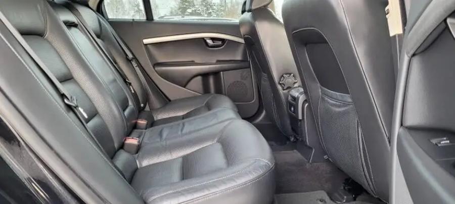 Black Volvo S80 2007 in Riga, with an engine capacity of 2.40 L and mileage of 249 thousand km for 6500 €, photo 21 on AUTOMOTO.COM.LV