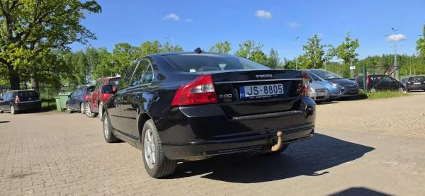 Black Volvo S80 2007 in Valmiera, with an engine capacity of 2.40 L and mileage of 376 thousand km for 2650 €, photo 4 on AUTOMOTO.COM.LV