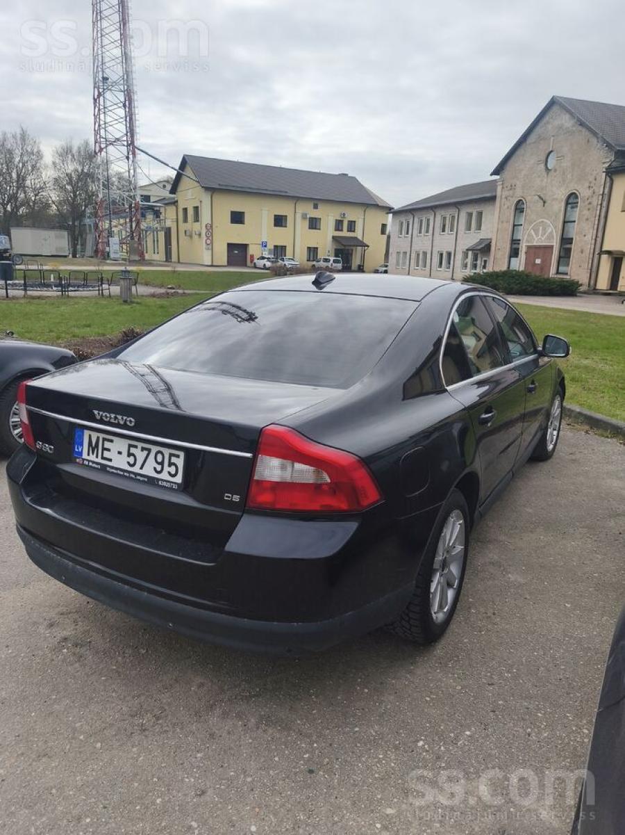 Melns Volvo S80 2007 Madona, ar dzinēja tilpumu 2.40 L un nobraukumu 353 tūkst. km par 2150 €, foto 9 vietnē AUTOMOTO.COM.LV