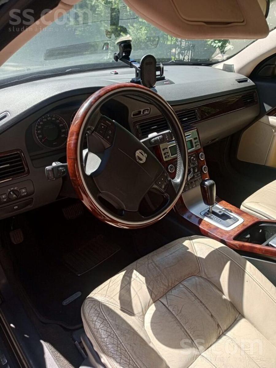Black Volvo S80 2007 in Riga, with an engine capacity of 3.20 L and mileage of 400 thousand km for 1050 €, photo 3 on AUTOMOTO.COM.LV