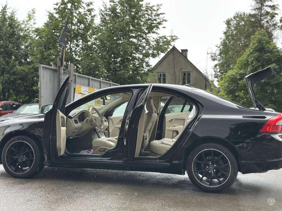 Melns Volvo S80 2007 Šauļi, ar dzinēja tilpumu 2.40 L un nobraukumu 317 tūkst. km par 4250 €, foto 18 vietnē AUTOMOTO.COM.LV