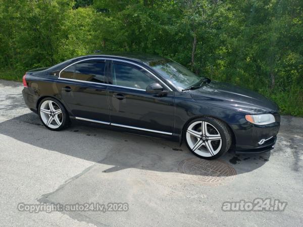 Black Volvo S80 2007 in Tallinn, with an engine capacity of 4.40 L and mileage of 412 thousand km for 8800 €, photo 4 on AUTOMOTO.COM.LV