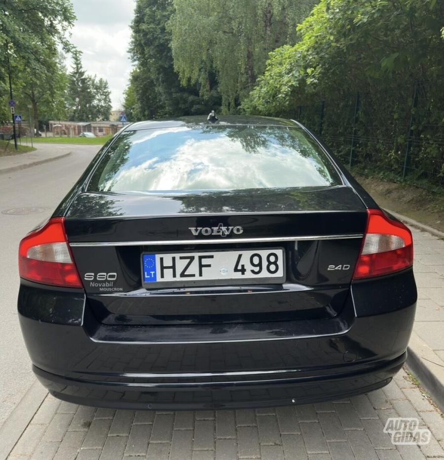 Black Volvo S80 2007 in Vilnius, with an engine capacity of 2.40 L and mileage of 410 thousand km for 2400 €, photo 6 on AUTOMOTO.COM.LV