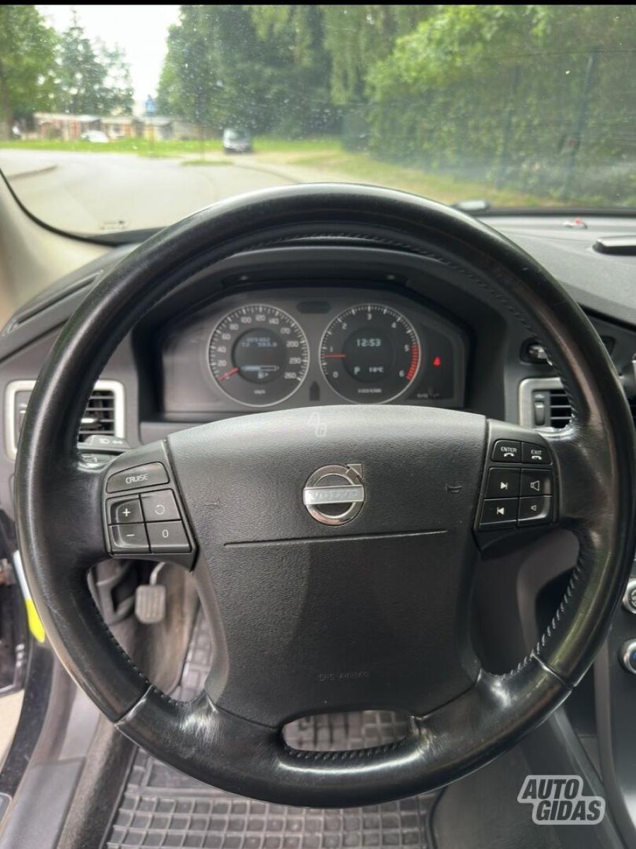 Black Volvo S80 2007 in Vilnius, with an engine capacity of 2.40 L and mileage of 410 thousand km for 2400 €, photo 15 on AUTOMOTO.COM.LV