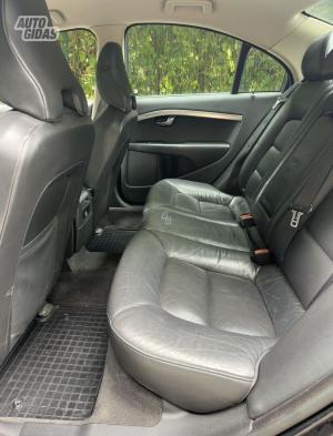 Black Volvo S80 2007 in Vilnius, with an engine capacity of 2.40 L and mileage of 410 thousand km for 2400 €, photo 19 on AUTOMOTO.COM.LV