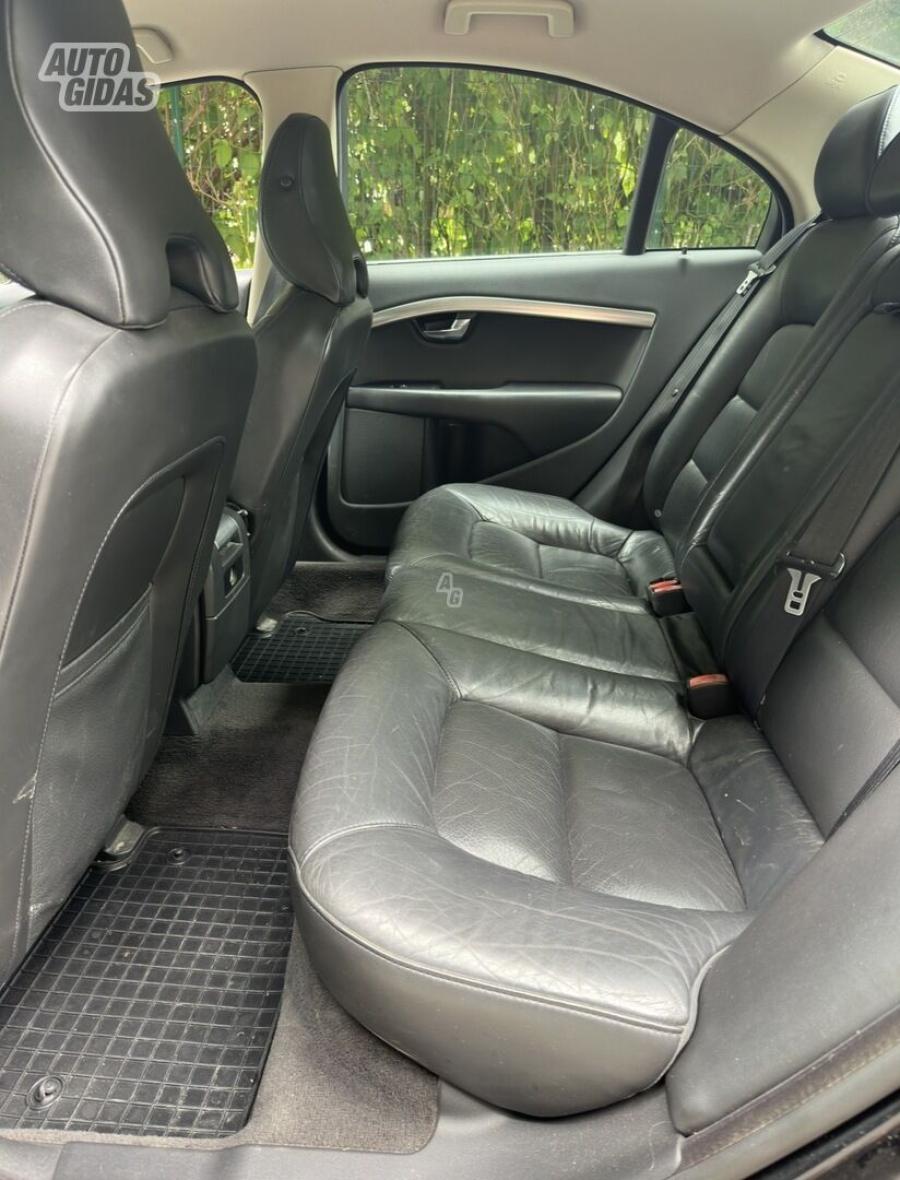 Black Volvo S80 2007 in Vilnius, with an engine capacity of 2.40 L and mileage of 410 thousand km for 2400 €, photo 19 on AUTOMOTO.COM.LV
