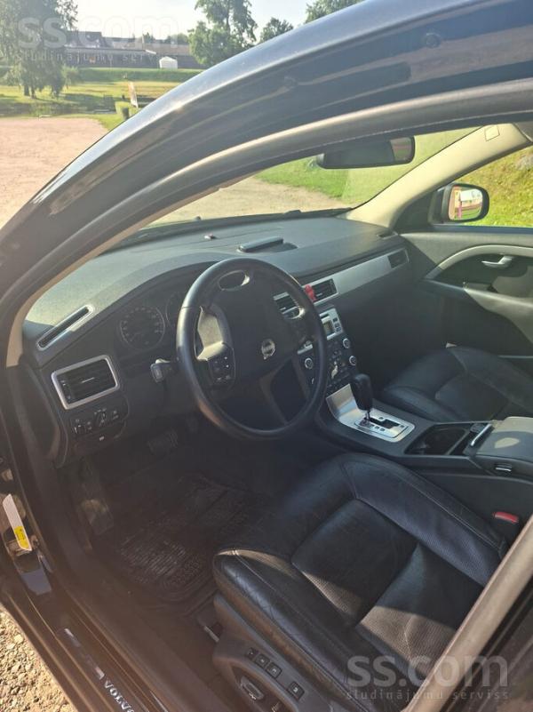 Black Volvo S80 2007 in Tukums, with an engine capacity of 2.40 L and mileage of 291 thousand km for 3800 €, photo 3 on AUTOMOTO.COM.LV