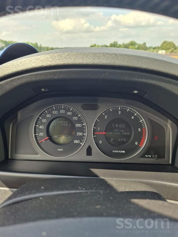 Black Volvo S80 2007 in Tukums, with an engine capacity of 2.40 L and mileage of 291 thousand km for 3800 €, photo 6 on AUTOMOTO.COM.LV