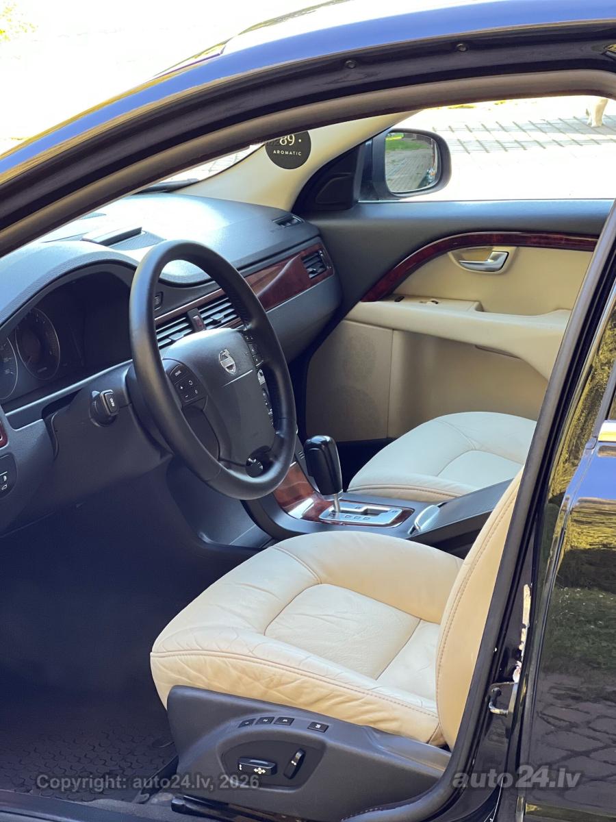 Black Volvo S80 2007 in Tallinn, with an engine capacity of 2.40 L and mileage of 354 thousand km for 4999 €, photo 12 on AUTOMOTO.COM.LV
