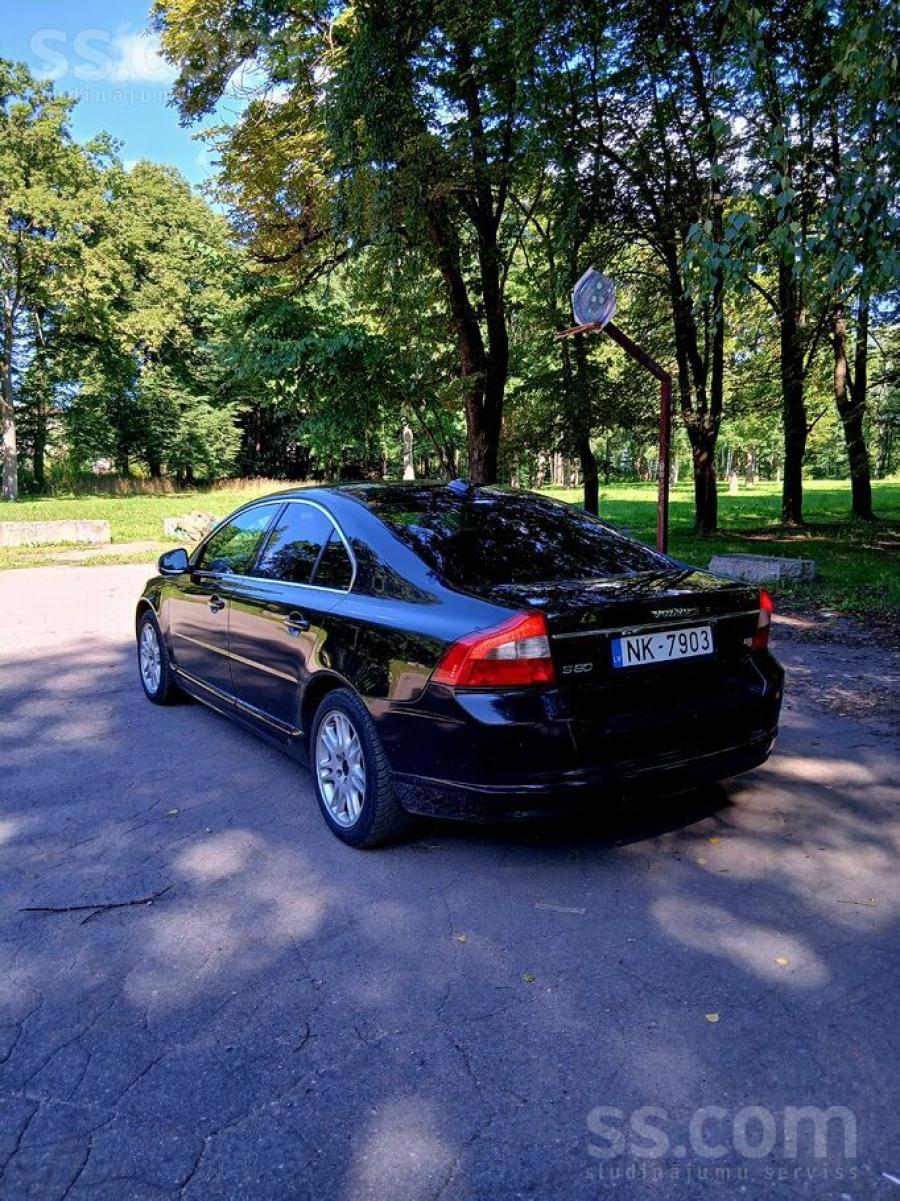 Black Volvo S80 2007 in Riga, with an engine capacity of 2.40 L and mileage of 371 thousand km for 3250 €, photo 4 on AUTOMOTO.COM.LV