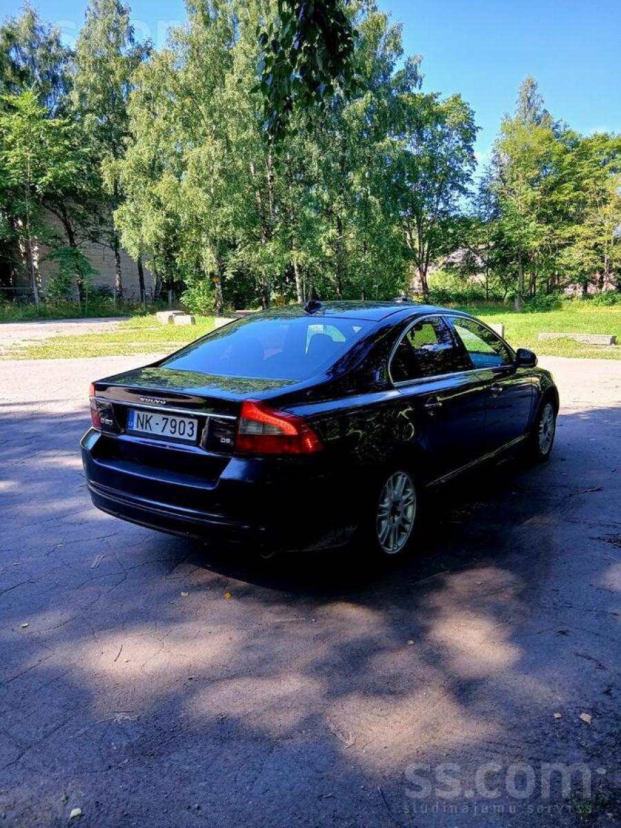 Black Volvo S80 2007 in Riga, with an engine capacity of 2.40 L and mileage of 371 thousand km for 3250 €, photo 5 on AUTOMOTO.COM.LV
