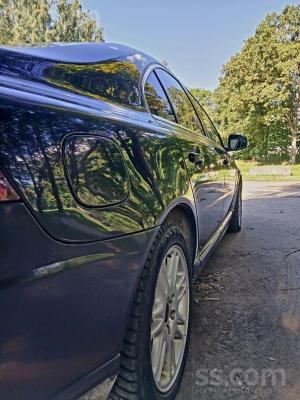 Black Volvo S80 2007 in Riga, with an engine capacity of 2.40 L and mileage of 371 thousand km for 3250 €, photo 6 on AUTOMOTO.COM.LV