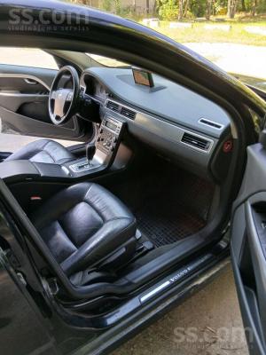 Black Volvo S80 2007 in Riga, with an engine capacity of 2.40 L and mileage of 371 thousand km for 3250 €, photo 11 on AUTOMOTO.COM.LV