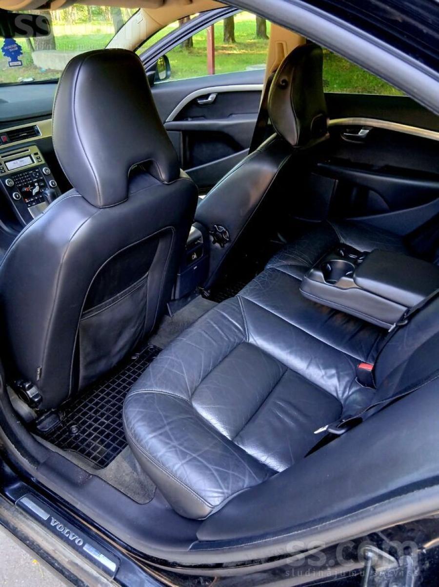 Black Volvo S80 2007 in Riga, with an engine capacity of 2.40 L and mileage of 371 thousand km for 3250 €, photo 12 on AUTOMOTO.COM.LV