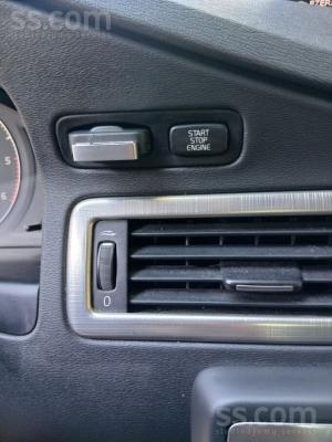 Black Volvo S80 2007 in Riga, with an engine capacity of 2.40 L and mileage of 371 thousand km for 3250 €, photo 17 on AUTOMOTO.COM.LV