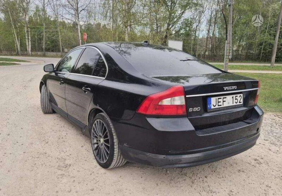 Melns Volvo S80 2007 Šauļi, ar dzinēja tilpumu 2.40 L un nobraukumu 450 tūkst. km par 1600 €, foto 4 vietnē AUTOMOTO.COM.LV