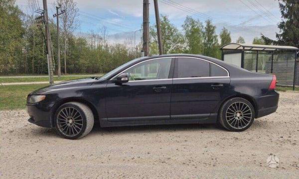 Volvo S80 2007 Šauļi vietnē Melns Volvo S80 2007 Šauļi, ar dzinēja tilpumu 2.40 L un nobraukumu 450 tūkst. km par 1600 €, foto 6 vietnē AUTOMOTO.COM.LV