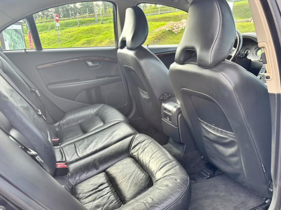 Melns Volvo S80 2007 Narva, ar dzinēja tilpumu 2.40 L un nobraukumu 519 tūkst. km par 2100 €, foto 6 vietnē AUTOMOTO.COM.LV