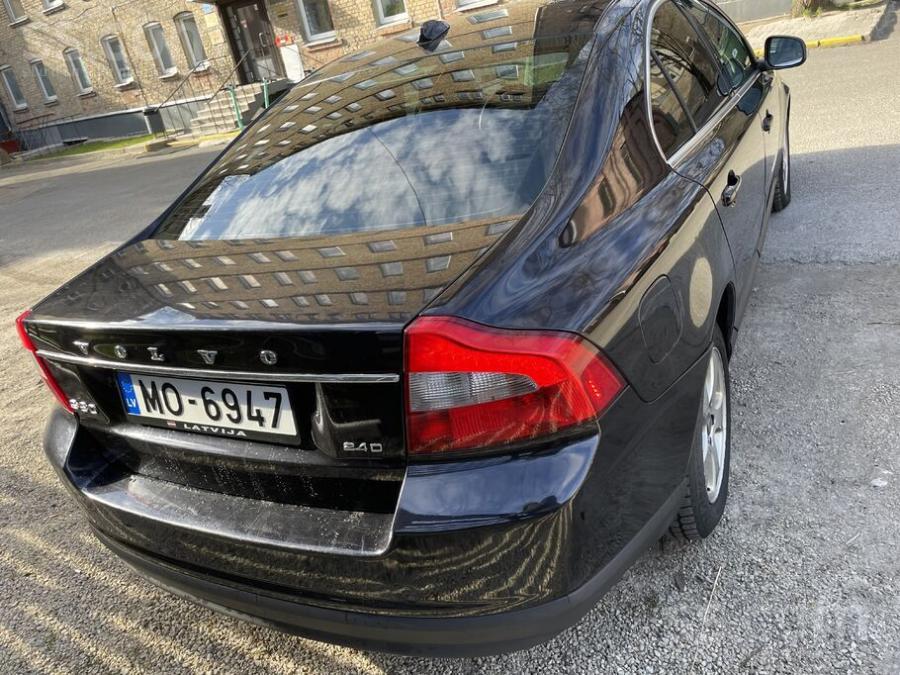 Black Volvo S80 2008 in Riga, with an engine capacity of 2.40 L and mileage of 314 thousand km for 3900 €, photo 4 on AUTOMOTO.COM.LV