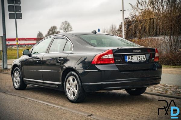 Black Volvo S80 2008 in Riga, with an engine capacity of 2.40 L and mileage of 437 thousand km for 2990 €, photo 3 on AUTOMOTO.COM.LV