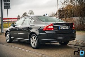 Black Volvo S80 2008 in Riga, with an engine capacity of 2.40 L and mileage of 437 thousand km for 2990 €, photo 3 on AUTOMOTO.COM.LV