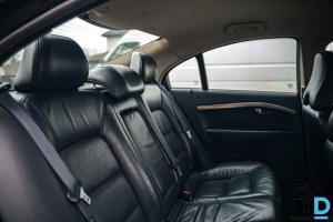 Black Volvo S80 2008 in Riga, with an engine capacity of 2.40 L and mileage of 437 thousand km for 2990 €, photo 5 on AUTOMOTO.COM.LV