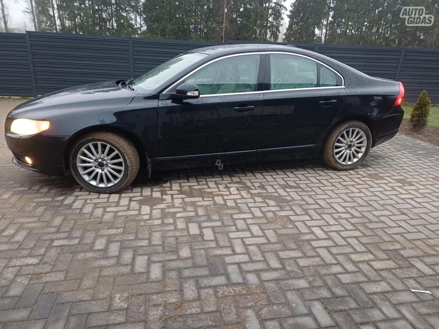 Black Volvo S80 2008 in Salcininkai, with an engine capacity of 2.40 L and mileage of 325 thousand km for 1999 €, photo 2 on AUTOMOTO.COM.LV