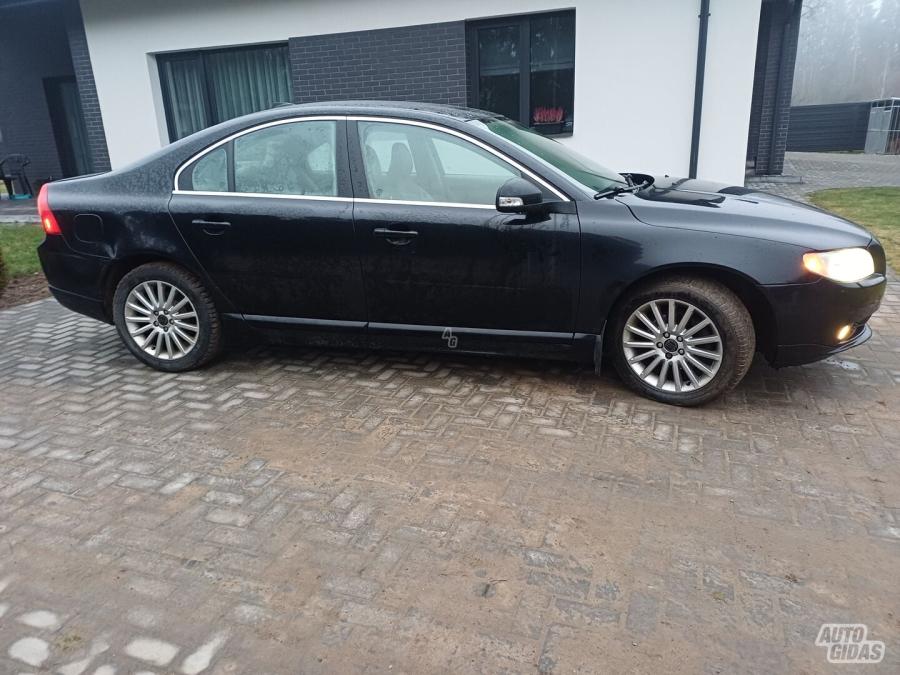 Black Volvo S80 2008 in Salcininkai, with an engine capacity of 2.40 L and mileage of 325 thousand km for 1999 €, photo 4 on AUTOMOTO.COM.LV