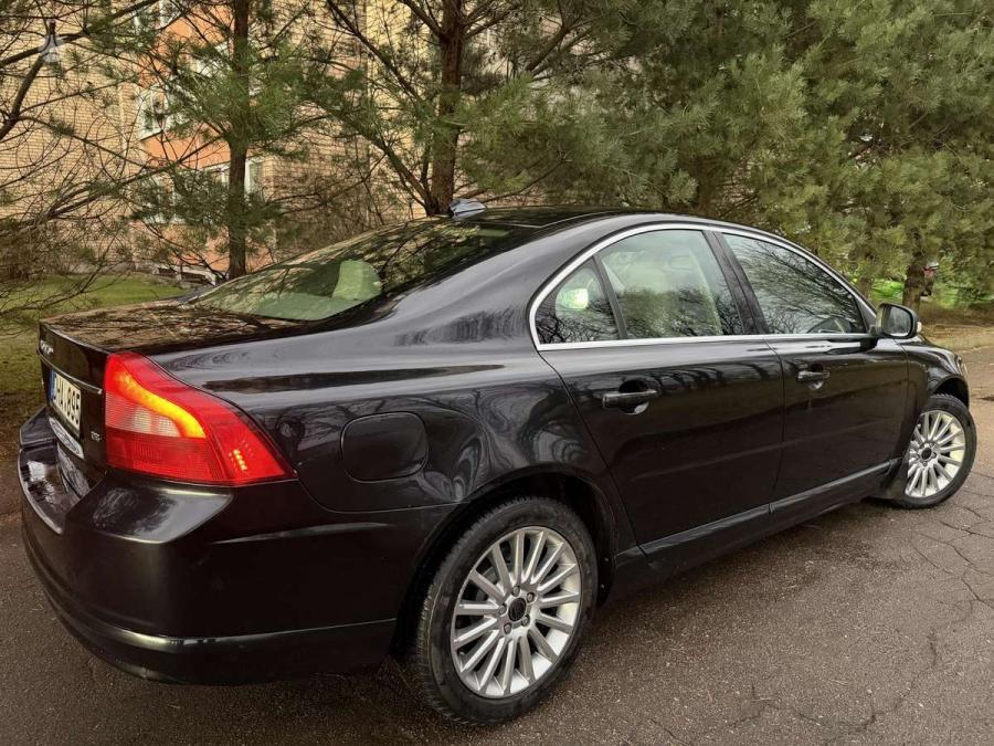Black Volvo S80 2008 in Kaunas, with an engine capacity of 2.40 L and mileage of 325 thousand km for 2850 €, photo 4 on AUTOMOTO.COM.LV