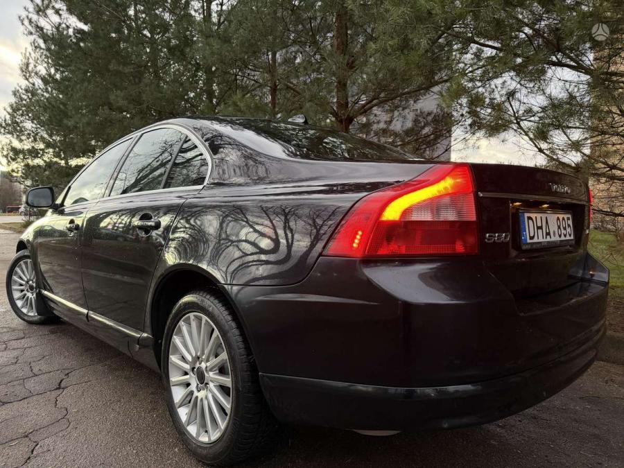Black Volvo S80 2008 in Kaunas, with an engine capacity of 2.40 L and mileage of 325 thousand km for 2850 €, photo 12 on AUTOMOTO.COM.LV