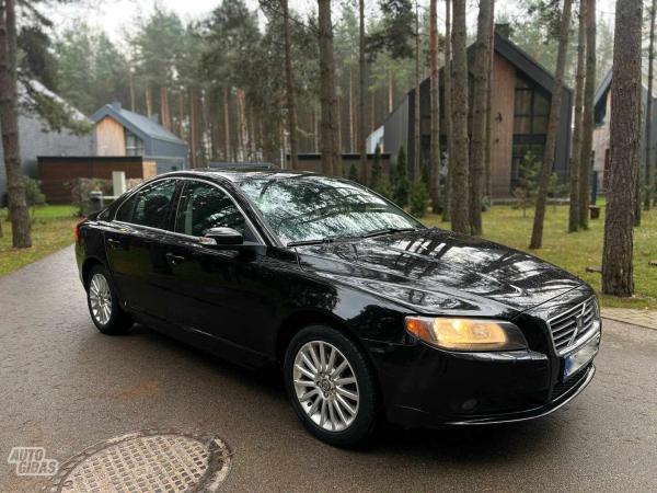 Black Volvo S80 2008 in Vilnius, with an engine capacity of 3.20 L and mileage of 300 thousand km for 2499 €, photo 2 on AUTOMOTO.COM.LV