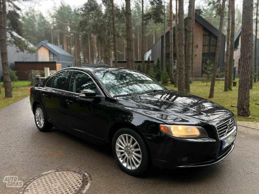 Black Volvo S80 2008 in Vilnius, with an engine capacity of 3.20 L and mileage of 300 thousand km for 2499 €, photo 2 on AUTOMOTO.COM.LV