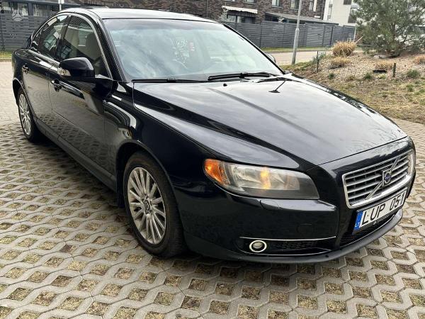 Black Volvo S80 2008 in Vilnius, with an engine capacity of 2.40 L and mileage of 400 thousand km for 1850 €, photo 3 on AUTOMOTO.COM.LV