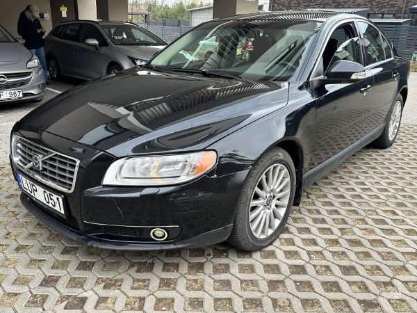 Black Volvo S80 2008 in Vilnius, with an engine capacity of 2.40 L and mileage of 400 thousand km for 1850 €, photo 4 on AUTOMOTO.COM.LV