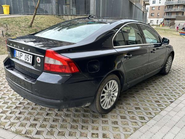 Black Volvo S80 2008 in Vilnius, with an engine capacity of 2.40 L and mileage of 400 thousand km for 1850 €, photo 6 on AUTOMOTO.COM.LV