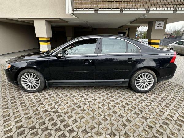Black Volvo S80 2008 in Vilnius, with an engine capacity of 2.40 L and mileage of 400 thousand km for 1850 €, photo 8 on AUTOMOTO.COM.LV