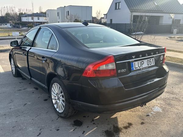 Melns Volvo S80 2008 Viļņa, ar dzinēja tilpumu 2.40 L un nobraukumu 500 tūkst. km par 1799 €, foto 5 vietnē AUTOMOTO.COM.LV