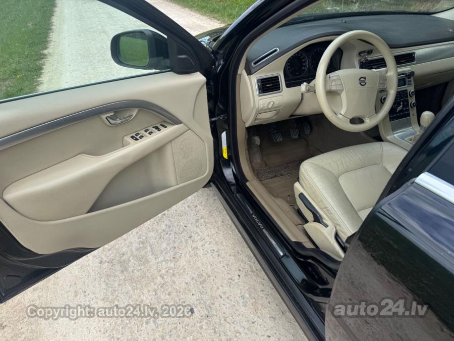 Black Volvo S80 2008 in Rakvere, with an engine capacity of 2.40 L and mileage of 354 thousand km for 4399 €, photo 12 on AUTOMOTO.COM.LV