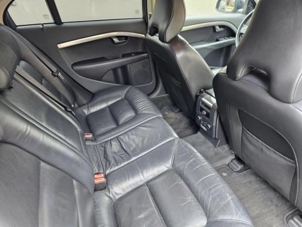 Black Volvo S80 2008 in Riga, with an engine capacity of 2.40 L and mileage of 510 thousand km for 4490 €, photo 8 on AUTOMOTO.COM.LV