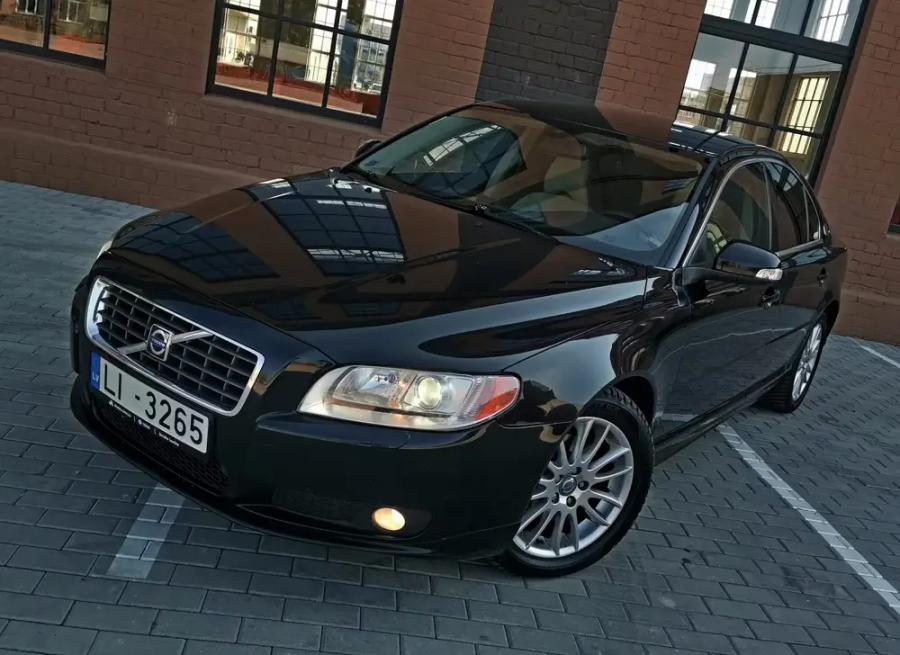 Black Volvo S80 2008 in Riga, with an engine capacity of 2.40 L and mileage of 299 thousand km for 5490 €, photo 1 on AUTOMOTO.COM.LV