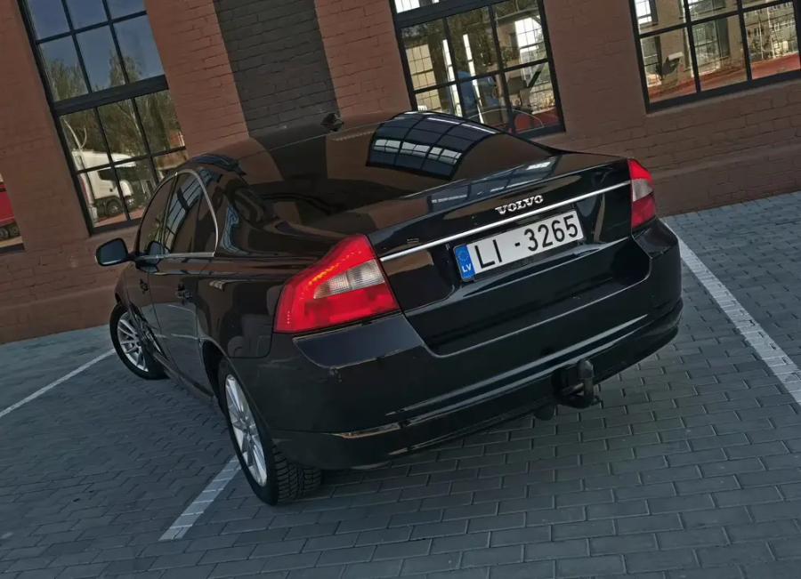 Black Volvo S80 2008 in Riga, with an engine capacity of 2.40 L and mileage of 299 thousand km for 5490 €, photo 3 on AUTOMOTO.COM.LV